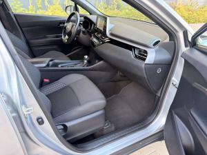 Pelēks Toyota C-HR 2023 Viļņa, ar dzinēja tilpumu 1.80 L un nobraukumu 142 tūkst. km par 19950 €, foto 23 vietnē AUTOMOTO.COM.LV