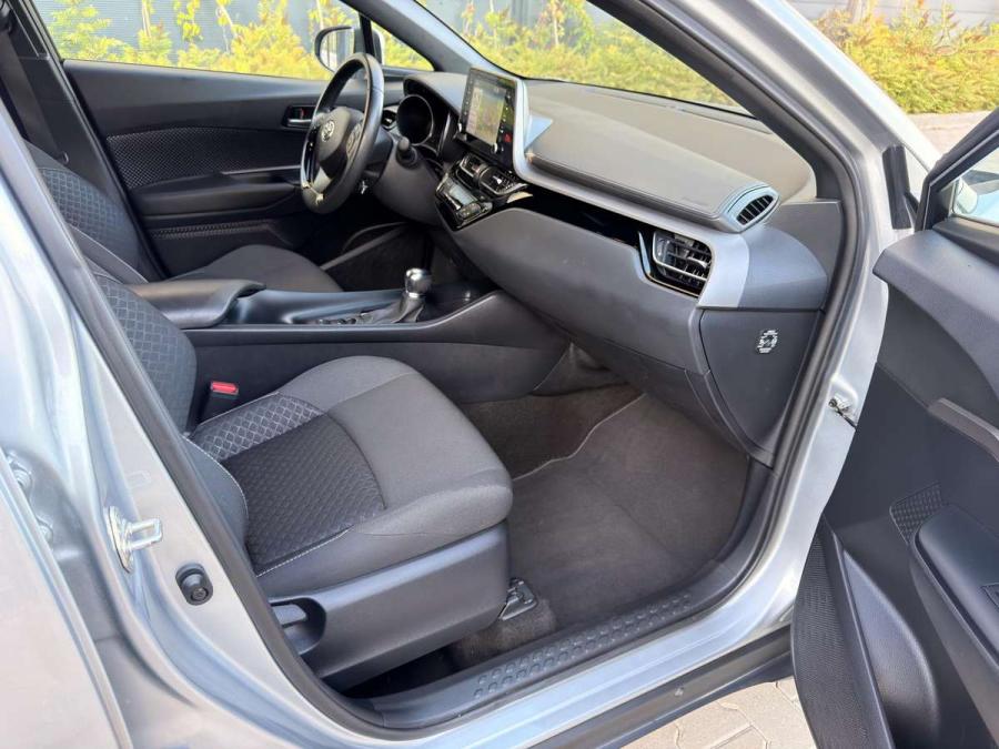 Pelēks Toyota C-HR 2023 Viļņa, ar dzinēja tilpumu 1.80 L un nobraukumu 142 tūkst. km par 19950 €, foto 23 vietnē AUTOMOTO.COM.LV