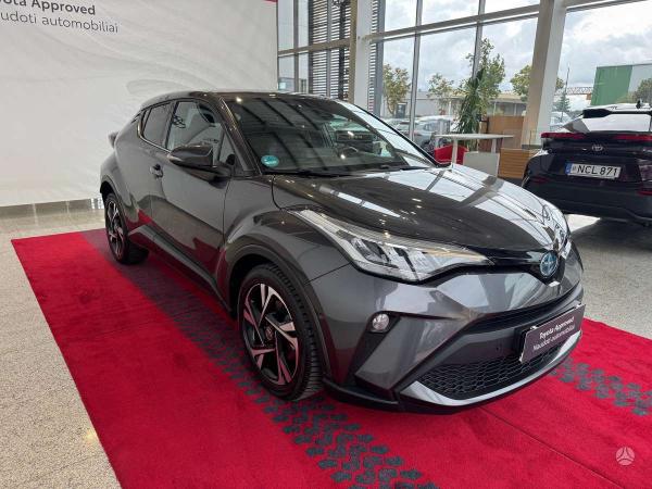 Pelēks Toyota C-HR 2023 Šauļi, ar dzinēja tilpumu 1.80 L un nobraukumu 26 tūkst. km par 23500 €, foto 2 vietnē AUTOMOTO.COM.LV
