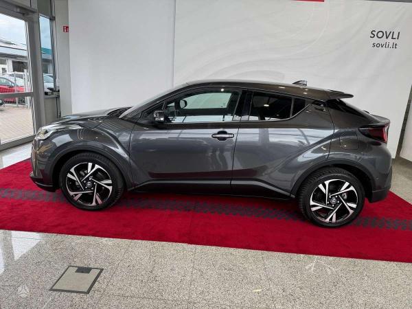 Pelēks Toyota C-HR 2023 Šauļi, ar dzinēja tilpumu 1.80 L un nobraukumu 26 tūkst. km par 23500 €, foto 4 vietnē AUTOMOTO.COM.LV