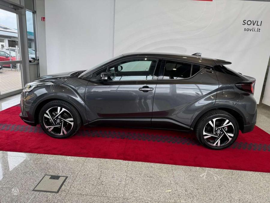 Grey Toyota C-HR 2023 in Siauliai, with an engine capacity of 1.80 L and mileage of 26 thousand km for 23500 €, photo 5 on AUTOMOTO.COM.LV