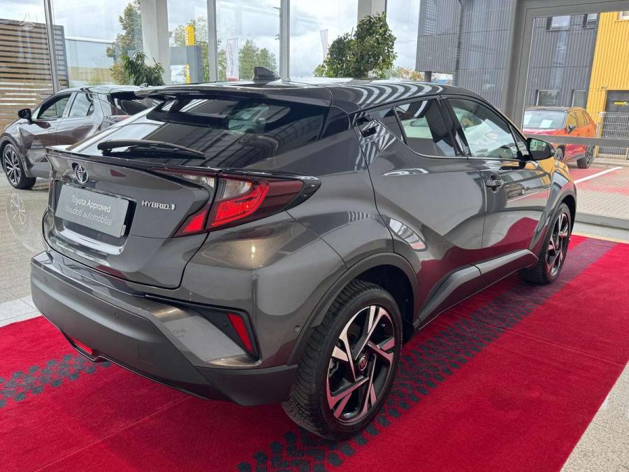 Grey Toyota C-HR 2023 in Siauliai, with an engine capacity of 1.80 L and mileage of 26 thousand km for 23500 €, photo 7 on AUTOMOTO.COM.LV