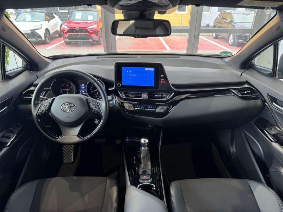 Grey Toyota C-HR 2023 in Siauliai, with an engine capacity of 1.80 L and mileage of 26 thousand km for 23500 €, photo 15 on AUTOMOTO.COM.LV
