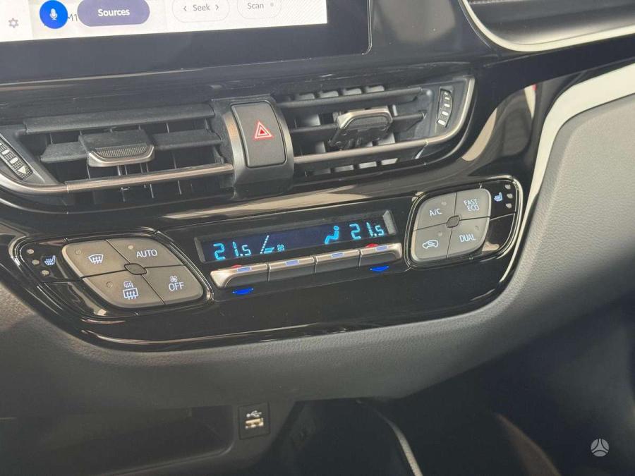 Grey Toyota C-HR 2023 in Siauliai, with an engine capacity of 1.80 L and mileage of 26 thousand km for 23500 €, photo 20 on AUTOMOTO.COM.LV