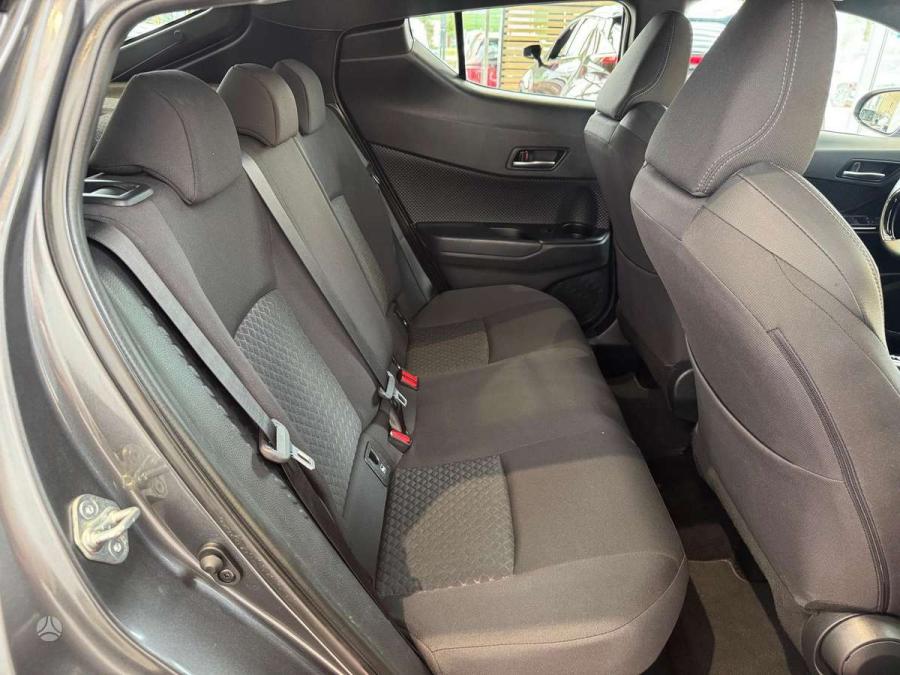 Grey Toyota C-HR 2023 in Siauliai, with an engine capacity of 1.80 L and mileage of 26 thousand km for 23500 €, photo 23 on AUTOMOTO.COM.LV