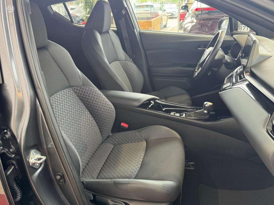 Grey Toyota C-HR 2023 in Siauliai, with an engine capacity of 1.80 L and mileage of 26 thousand km for 23500 €, photo 24 on AUTOMOTO.COM.LV