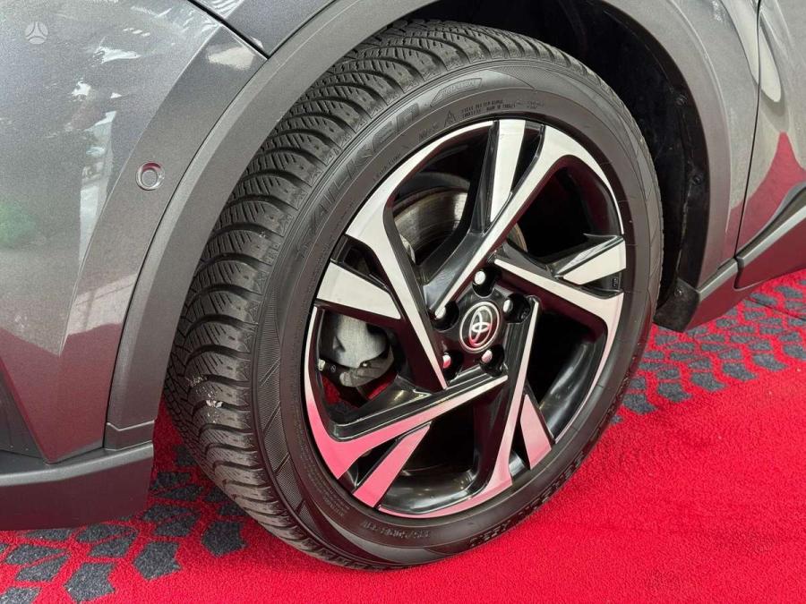 Grey Toyota C-HR 2023 in Siauliai, with an engine capacity of 1.80 L and mileage of 26 thousand km for 23500 €, photo 28 on AUTOMOTO.COM.LV