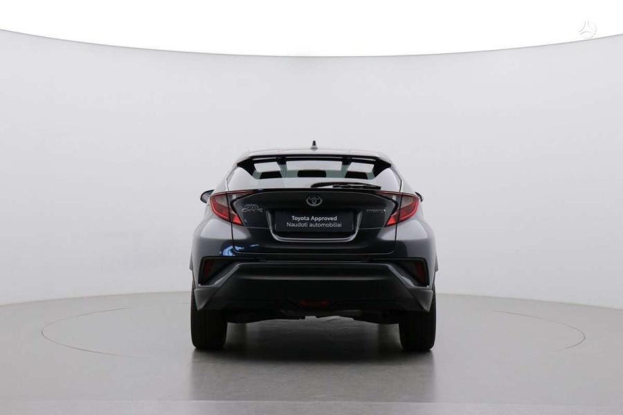 Серый Тойота C-HR 2023 в Вильнюс, объемом двигателя 1.80 л и пробегом 67 тыс. км за 26500 €, фото 6 на AUTOMOTO.COM.LV