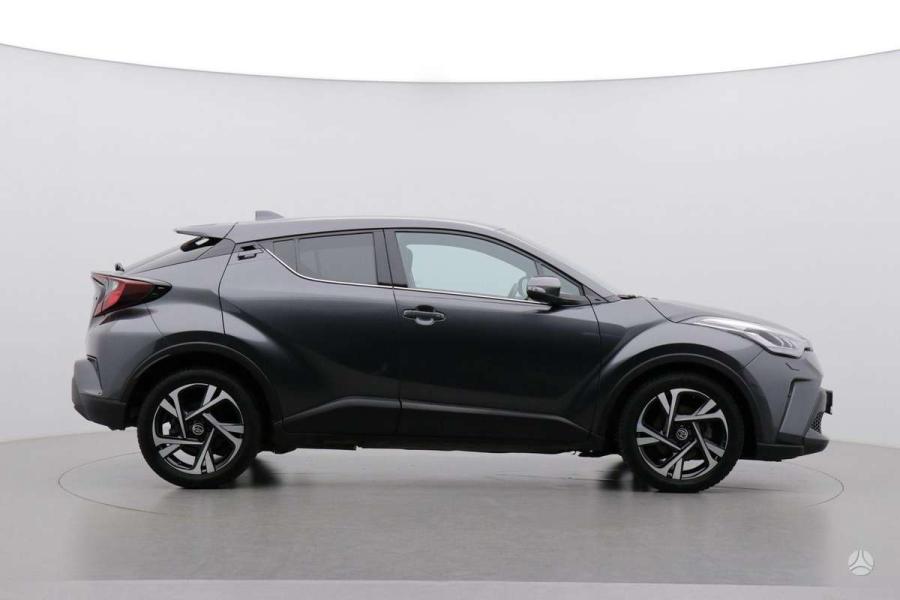 Серый Тойота C-HR 2023 в Вильнюс, объемом двигателя 1.80 л и пробегом 67 тыс. км за 26500 €, фото 18 на AUTOMOTO.COM.LV