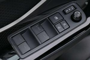 Серый Тойота C-HR 2023 в Вильнюс, объемом двигателя 1.80 л и пробегом 67 тыс. км за 26500 €, фото 26 на AUTOMOTO.COM.LV