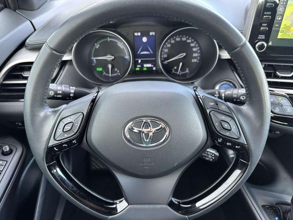 Grey Toyota C-HR 2023 in Vilnius, with an engine capacity of 1.80 L and mileage of 105 thousand km for 21450 €, photo 7 on AUTOMOTO.COM.LV
