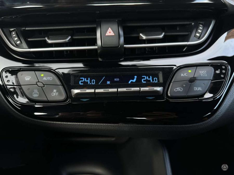 Серый Тойота C-HR 2023 в Вильнюс, объемом двигателя 1.80 л и пробегом 105 тыс. км за 21450 €, фото 20 на AUTOMOTO.COM.LV