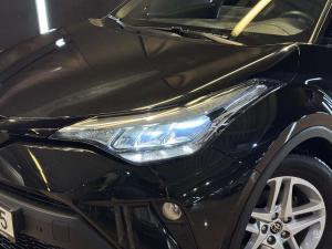 Серый Тойота C-HR 2023 в Вильнюс, объемом двигателя 1.80 л и пробегом 105 тыс. км за 21450 €, фото 28 на AUTOMOTO.COM.LV