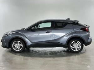 Серый Тойота C-HR 2023 в Вильнюс, объемом двигателя 1.80 л и пробегом 61 тыс. км за 22900 €, фото 4 на AUTOMOTO.COM.LV