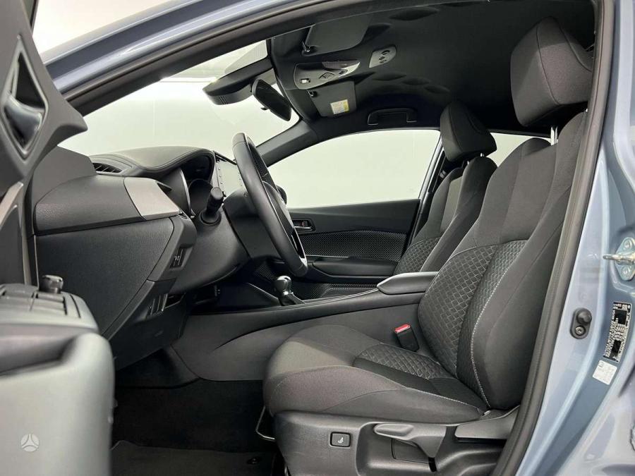 Серый Тойота C-HR 2023 в Вильнюс, объемом двигателя 1.80 л и пробегом 61 тыс. км за 22900 €, фото 12 на AUTOMOTO.COM.LV