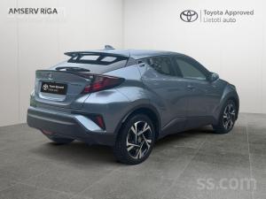 Pelēks Toyota C-HR 2023 Rīga, ar dzinēja tilpumu 1.80 L un nobraukumu 61 tūkst. km par 22900 €, foto 3 vietnē AUTOMOTO.COM.LV