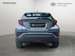 Pelēks Toyota C-HR 2023 Rīga, ar dzinēja tilpumu 1.80 L un nobraukumu 61 tūkst. km par 22900 €, foto 5 vietnē AUTOMOTO.COM.LV