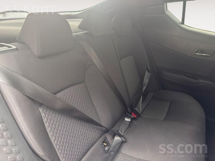 Pelēks Toyota C-HR 2023 Rīga, ar dzinēja tilpumu 1.80 L un nobraukumu 61 tūkst. km par 22900 €, foto 8 vietnē AUTOMOTO.COM.LV