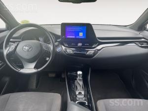 Pelēks Toyota C-HR 2023 Rīga, ar dzinēja tilpumu 1.80 L un nobraukumu 61 tūkst. km par 22900 €, foto 10 vietnē AUTOMOTO.COM.LV