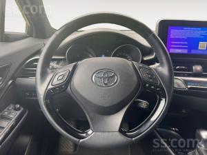Pelēks Toyota C-HR 2023 Rīga, ar dzinēja tilpumu 1.80 L un nobraukumu 61 tūkst. km par 22900 €, foto 13 vietnē AUTOMOTO.COM.LV