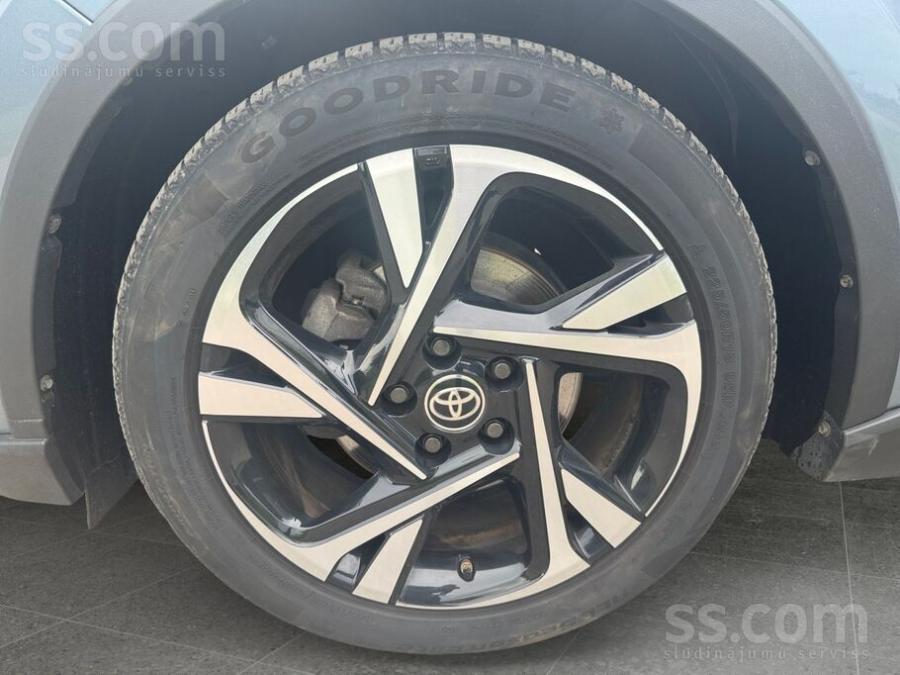Pelēks Toyota C-HR 2023 Rīga, ar dzinēja tilpumu 1.80 L un nobraukumu 61 tūkst. km par 22900 €, foto 16 vietnē AUTOMOTO.COM.LV