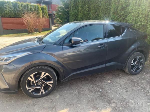 Grey Toyota C-HR 2023 in Riga, with an engine capacity of 1.80 L and mileage of 33 thousand km for 23000 €, photo 1 on AUTOMOTO.COM.LV