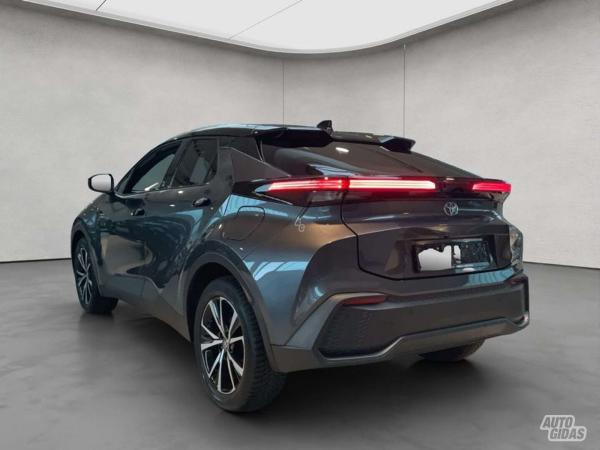 Grey Toyota C-HR 2024 in Kaunas, with an engine capacity of 1.80 L and mileage of 17 thousand km for 31072 €, photo 3 on AUTOMOTO.COM.LV