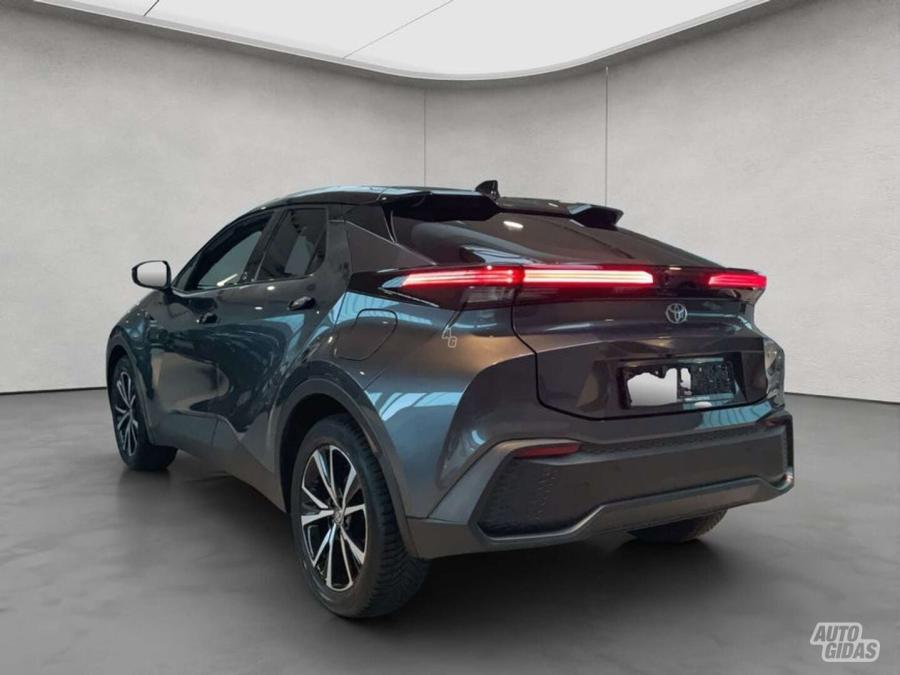 Grey Toyota C-HR 2024 in Kaunas, with an engine capacity of 1.80 L and mileage of 17 thousand km for 31072 €, photo 3 on AUTOMOTO.COM.LV