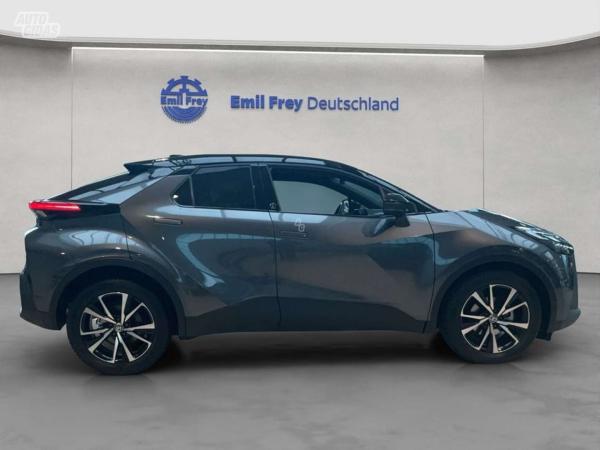 Grey Toyota C-HR 2024 in Kaunas, with an engine capacity of 1.80 L and mileage of 17 thousand km for 31072 €, photo 7 on AUTOMOTO.COM.LV