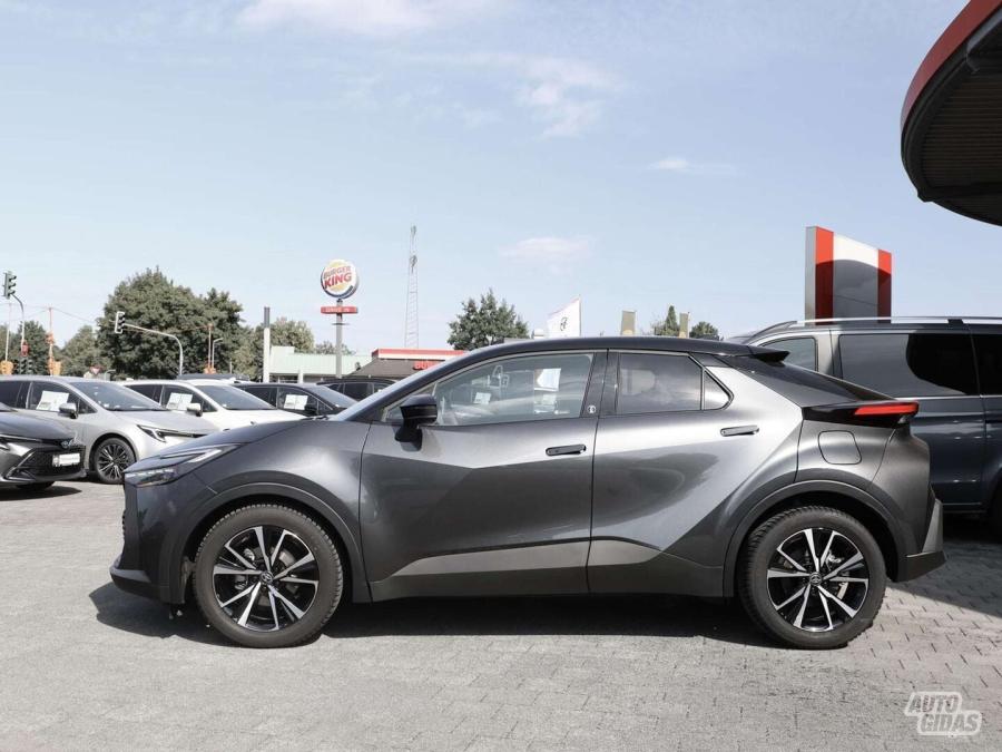 Серый Тойота C-HR 2024 в Каунас, объемом двигателя 1.80 л и пробегом 11 тыс. км за 31133 €, фото 3 на AUTOMOTO.COM.LV