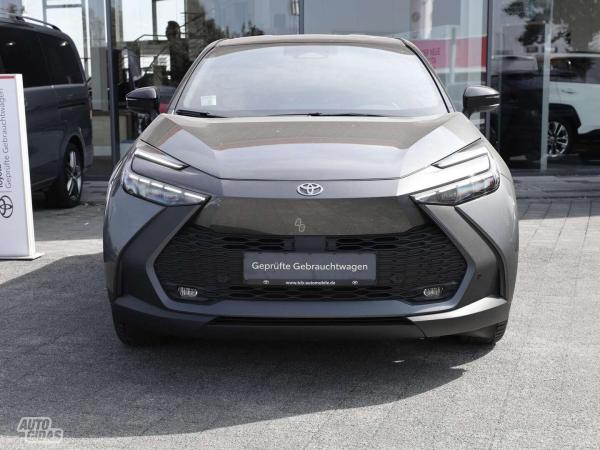 Grey Toyota C-HR 2024 in Kaunas, with an engine capacity of 1.80 L and mileage of 11 thousand km for 31133 €, photo 4 on AUTOMOTO.COM.LV