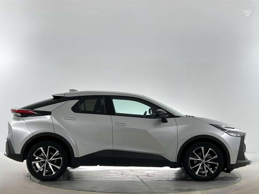 Серый Тойота C-HR 2024 в Вильнюс, объемом двигателя 1.80 л и пробегом 43 тыс. км за 27900 €, фото 14 на AUTOMOTO.COM.LV