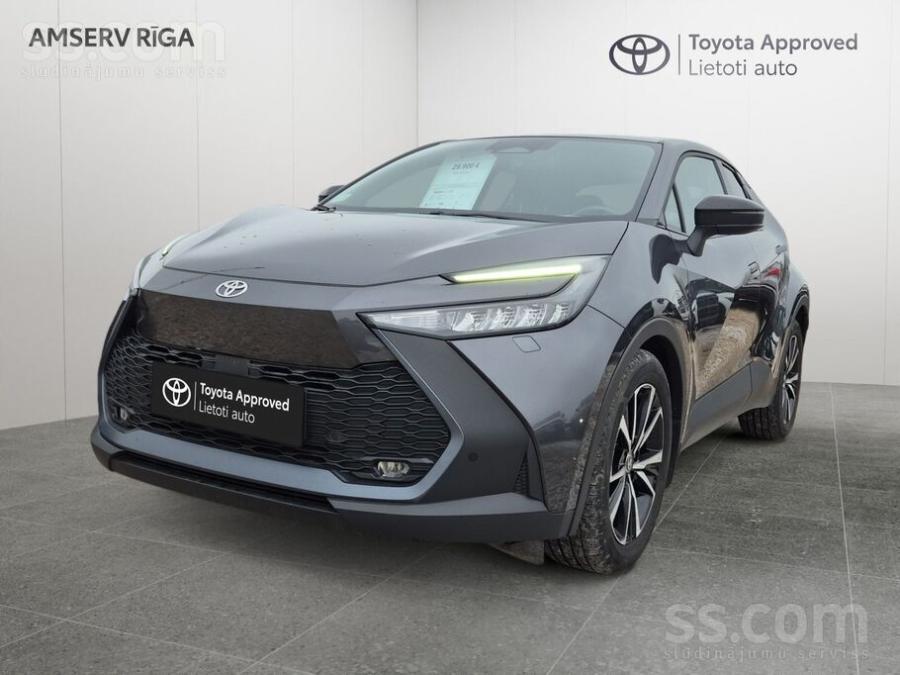 Pelēks Toyota C-HR 2024 Rīga, ar dzinēja tilpumu 1.80 L un nobraukumu 33 tūkst. km par 27900 €, foto 1 vietnē AUTOMOTO.COM.LV