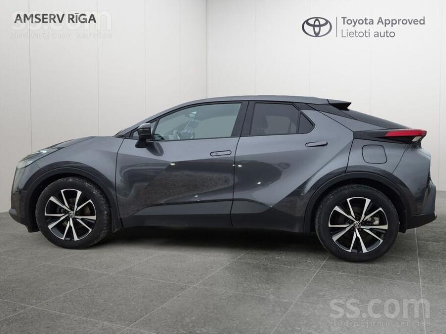 Pelēks Toyota C-HR 2024 Rīga, ar dzinēja tilpumu 1.80 L un nobraukumu 33 tūkst. km par 27900 €, foto 3 vietnē AUTOMOTO.COM.LV