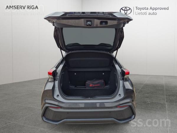 Grey Toyota C-HR 2024 in Riga, with an engine capacity of 1.80 L and mileage of 33 thousand km for 27900 €, photo 10 on AUTOMOTO.COM.LV
