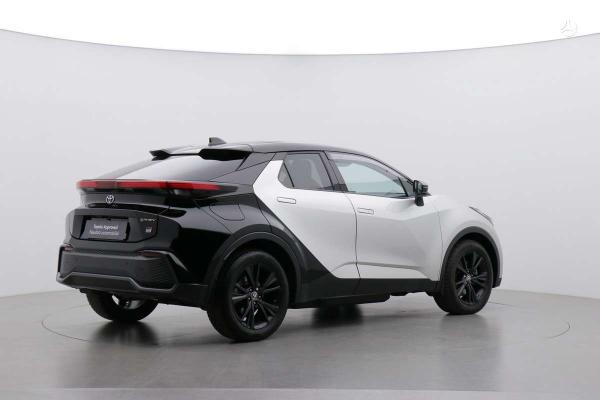 Серый Тойота C-HR 2024 в Вильнюс, объемом двигателя 1.99 л и пробегом 30 тыс. км за 42000 €, фото 3 на AUTOMOTO.COM.LV