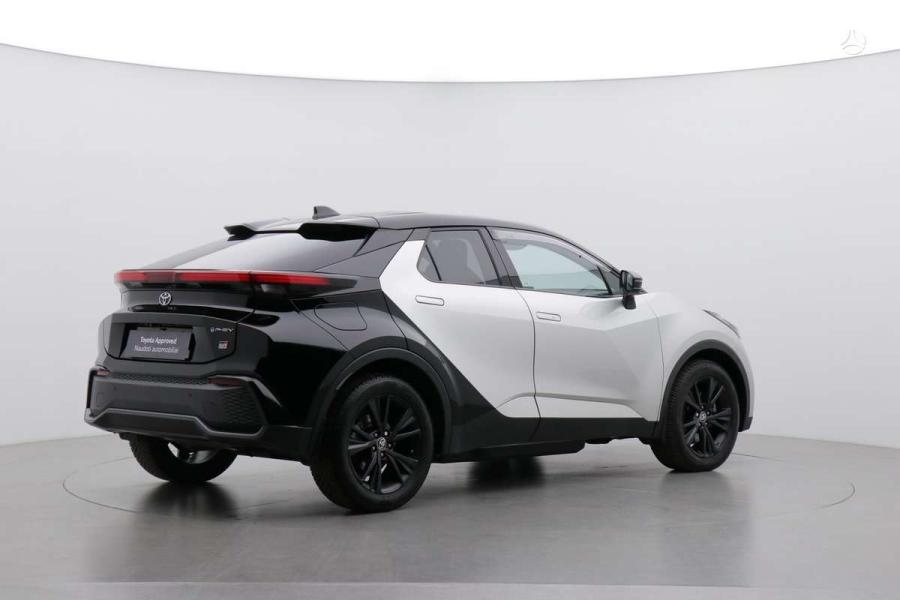 Серый Тойота C-HR 2024 в Вильнюс, объемом двигателя 1.99 л и пробегом 30 тыс. км за 42000 €, фото 3 на AUTOMOTO.COM.LV