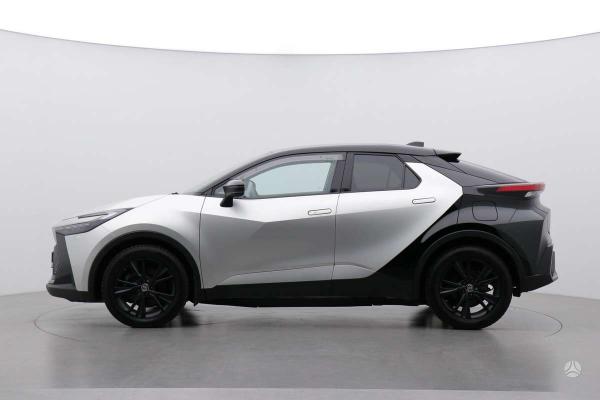 Серый Тойота C-HR 2024 в Вильнюс, объемом двигателя 1.99 л и пробегом 30 тыс. км за 42000 €, фото 4 на AUTOMOTO.COM.LV