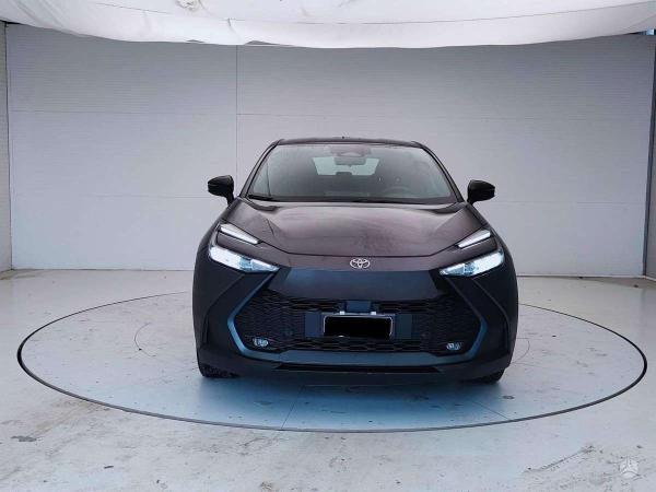 Grey Toyota C-HR 2024 in Kaunas, with an engine capacity of 1.99 L and mileage of 31 thousand km for 27900 €, photo 2 on AUTOMOTO.COM.LV