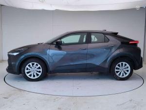 Grey Toyota C-HR 2024 in Kaunas, with an engine capacity of 1.99 L and mileage of 31 thousand km for 27900 €, photo 3 on AUTOMOTO.COM.LV