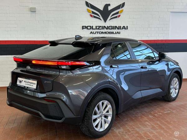 Pelēks Toyota C-HR 2024 Kauņa, ar dzinēja tilpumu 1.80 L un nobraukumu 31 tūkst. km par 27600 €, foto 4 vietnē AUTOMOTO.COM.LV