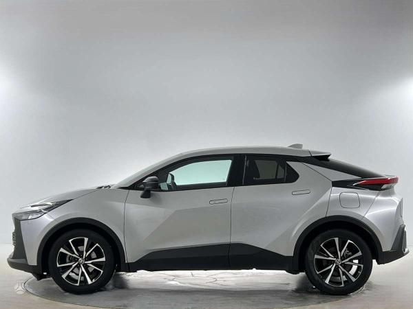 Grey Toyota C-HR 2024 in Vilnius, with an engine capacity of 1.80 L and mileage of 45 thousand km for 27900 €, photo 2 on AUTOMOTO.COM.LV