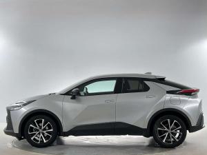 Grey Toyota C-HR 2024 in Vilnius, with an engine capacity of 1.80 L and mileage of 45 thousand km for 27900 €, photo 2 on AUTOMOTO.COM.LV