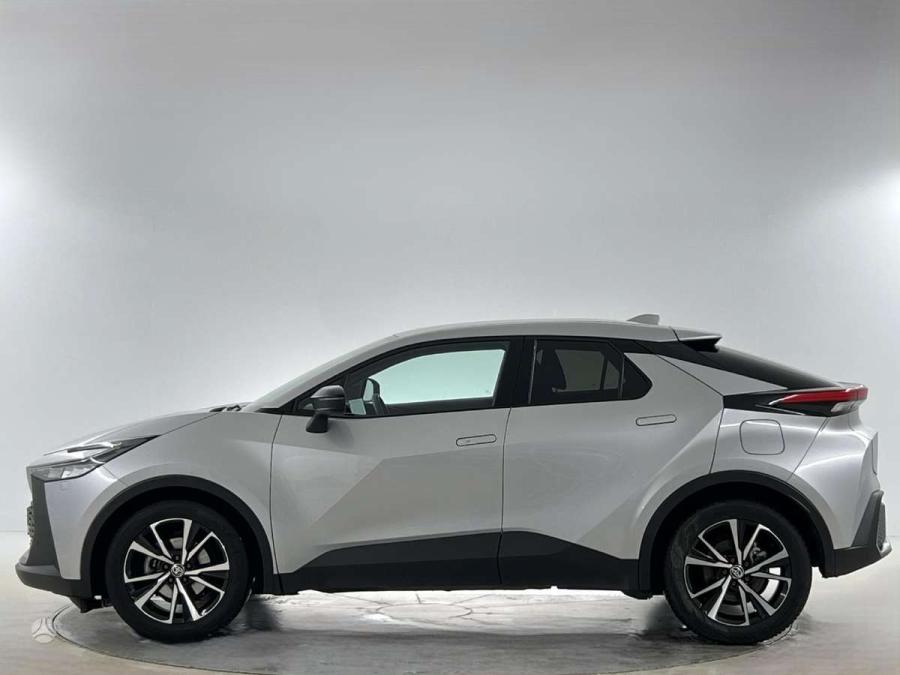 Grey Toyota C-HR 2024 in Vilnius, with an engine capacity of 1.80 L and mileage of 45 thousand km for 27900 €, photo 2 on AUTOMOTO.COM.LV