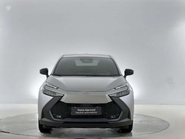 Grey Toyota C-HR 2024 in Vilnius, with an engine capacity of 1.80 L and mileage of 45 thousand km for 27900 €, photo 4 on AUTOMOTO.COM.LV
