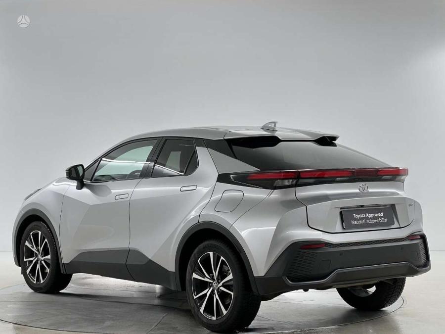 Grey Toyota C-HR 2024 in Vilnius, with an engine capacity of 1.80 L and mileage of 45 thousand km for 27900 €, photo 13 on AUTOMOTO.COM.LV