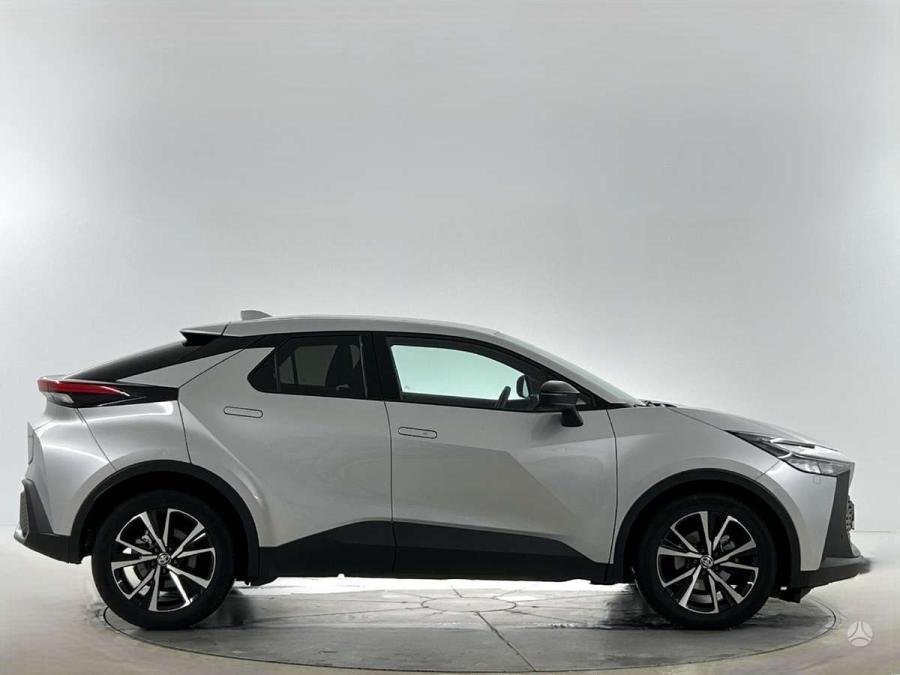 Серый Тойота C-HR 2024 в Вильнюс, объемом двигателя 1.80 л и пробегом 45 тыс. км за 27900 €, фото 12 на AUTOMOTO.COM.LV