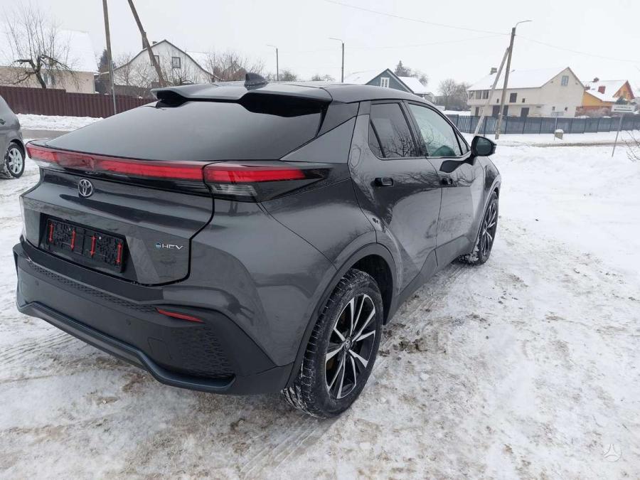 Grey Toyota C-HR 2024 in Kedainiai, with an engine capacity of 1.99 L and mileage of 24 thousand km for 15950 €, photo 5 on AUTOMOTO.COM.LV