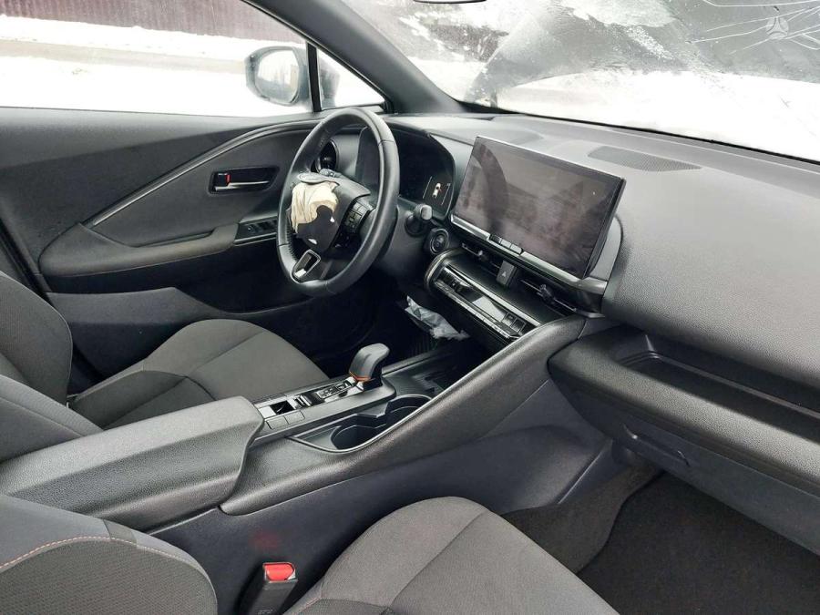 Grey Toyota C-HR 2024 in Kedainiai, with an engine capacity of 1.99 L and mileage of 24 thousand km for 15950 €, photo 23 on AUTOMOTO.COM.LV
