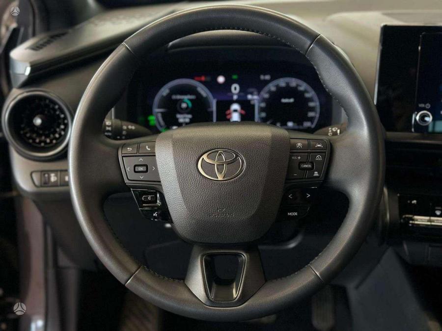 Grey Toyota C-HR 2024 in Kaunas, with an engine capacity of 1.80 L and mileage of 31 thousand km for 27600 €, photo 11 on AUTOMOTO.COM.LV